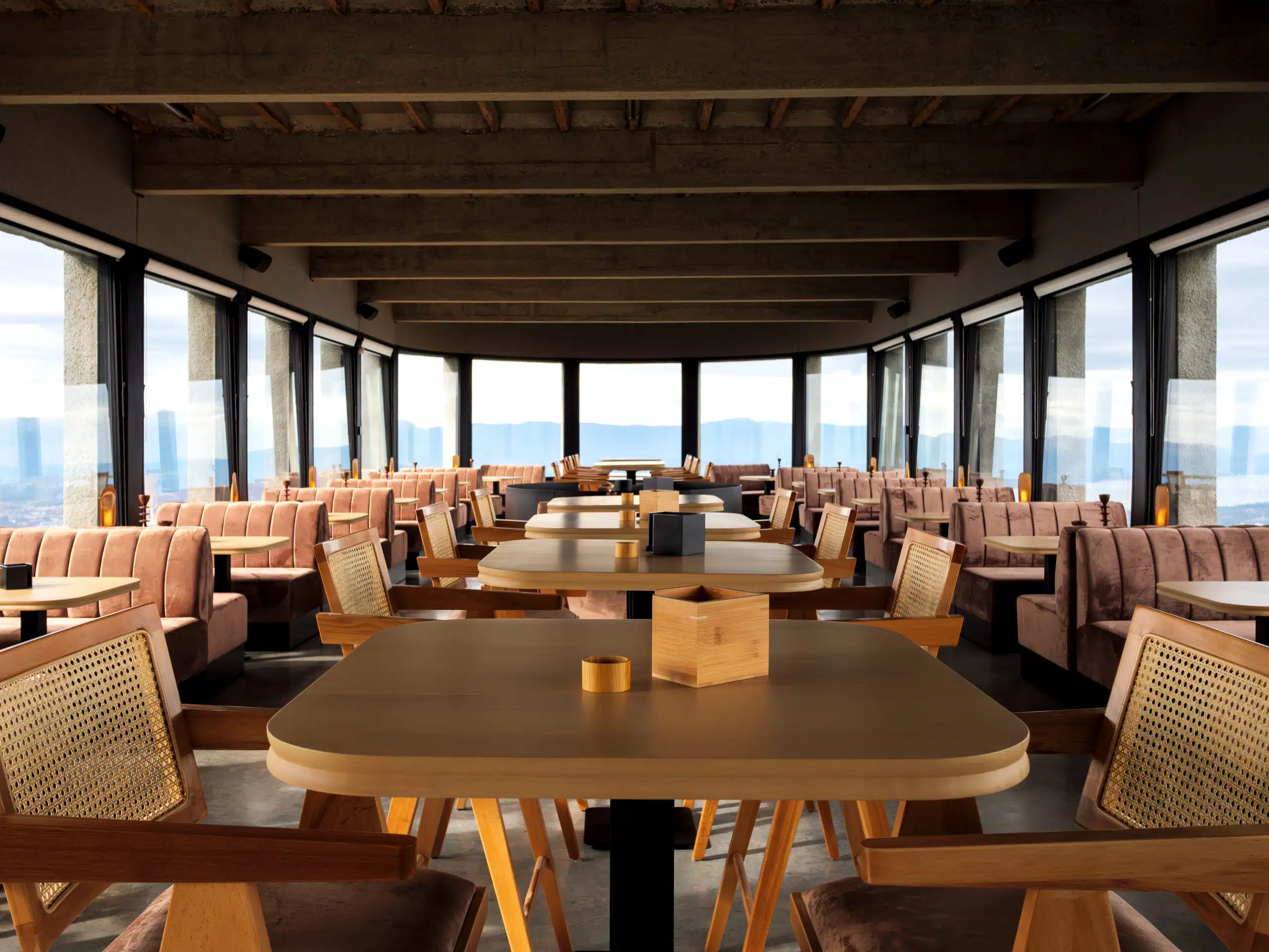 VERTIGES - le Restaurant panoramique - Téléphérique de Salève